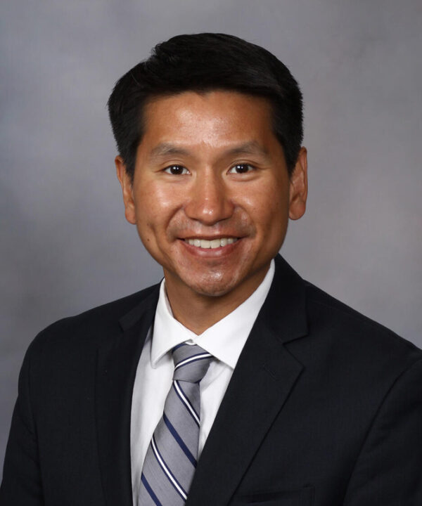 Mayo Clinic Alumni Association | John Chen, M.D., Ph.D. (OPH ’14), received an award, Mayo ...